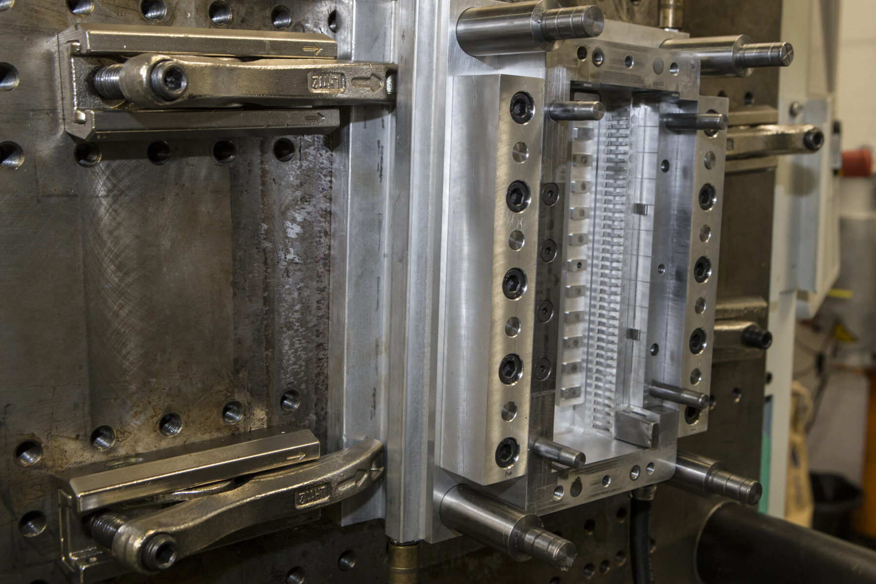 Injection Mould Tools for Plastic Injection Mouldings - Robert PD Frost ...